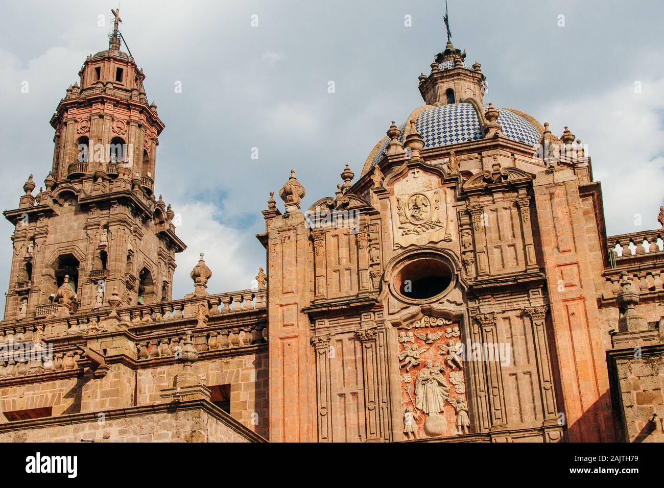 Catedral de Morelia - Construction of the church building, using local ...