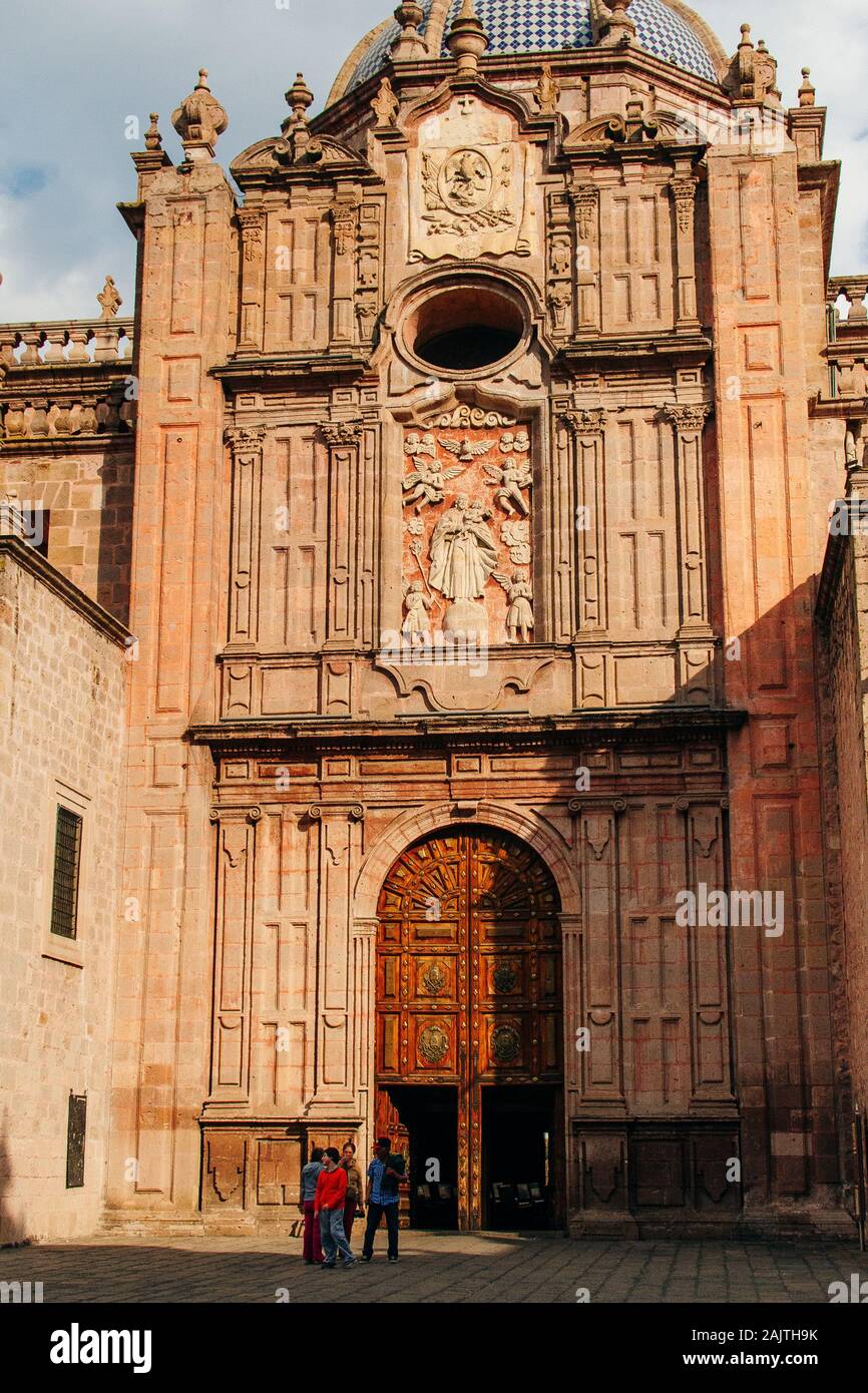 Catedral de Morelia - Construction of the church building, using local ...
