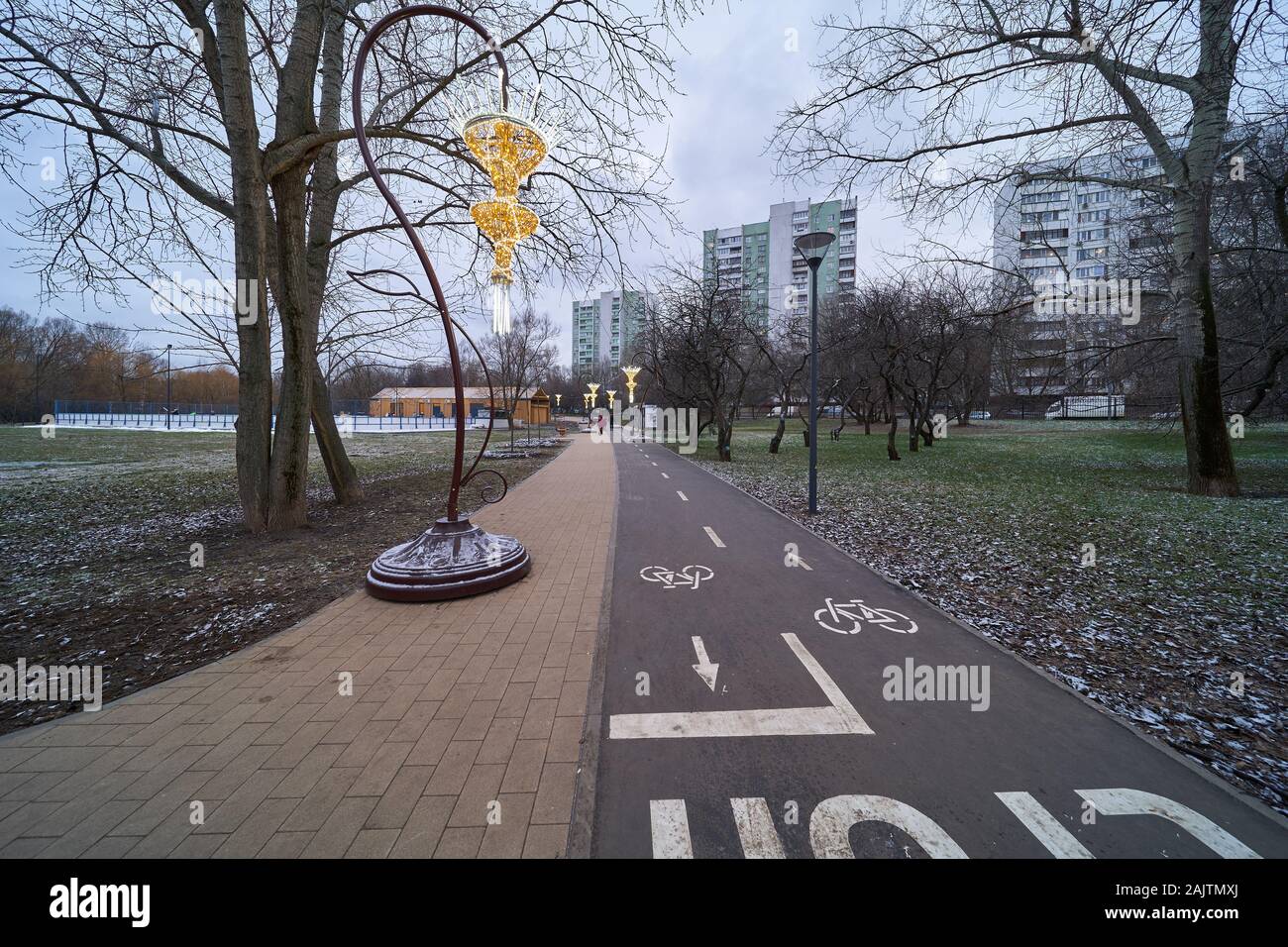 Pedestrian walkway in the park of Yuzhnoye Medvedkovo district in late ...