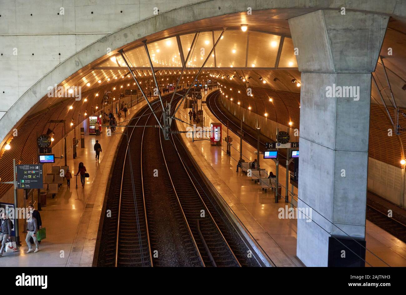 Monaco train station platform hi-res stock photography and images - Alamy