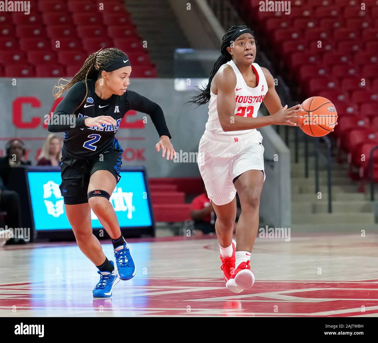 Houston, Texas, USA. 5th Jan, 2020. -University of Houston guard JULIA ...