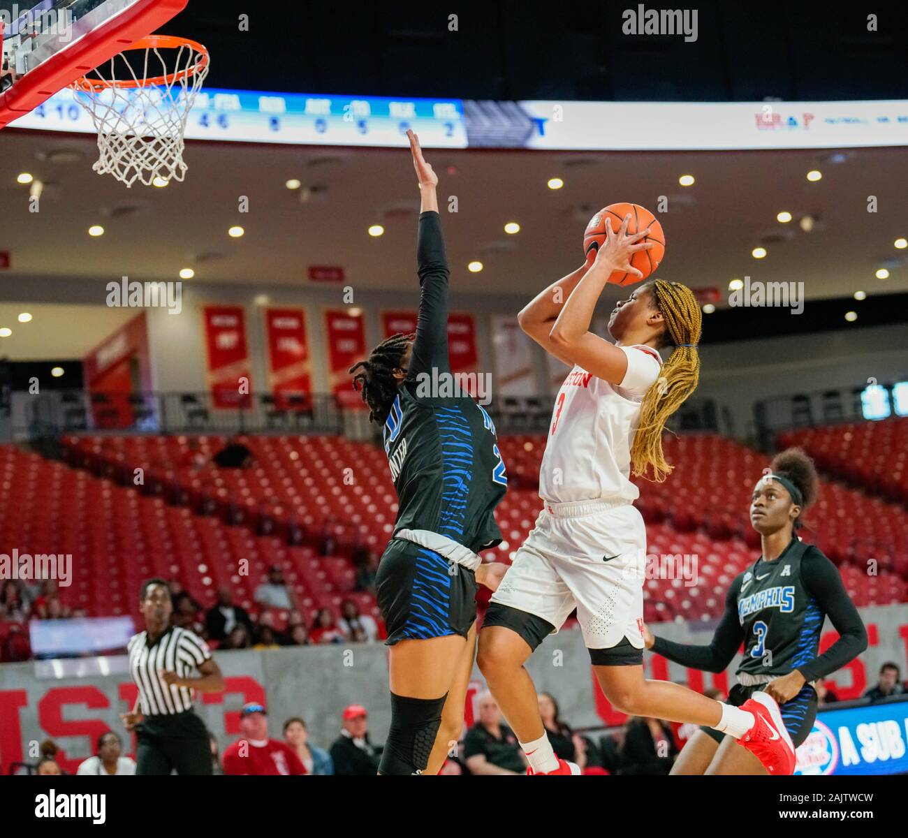 Cougars women hi-res stock photography and images - Alamy