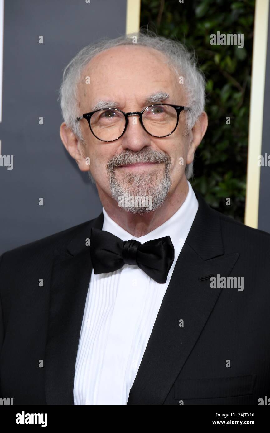 Los Angeles, California, USA. 05th Jan, 2020. Jonathan Pryce arrives at ...
