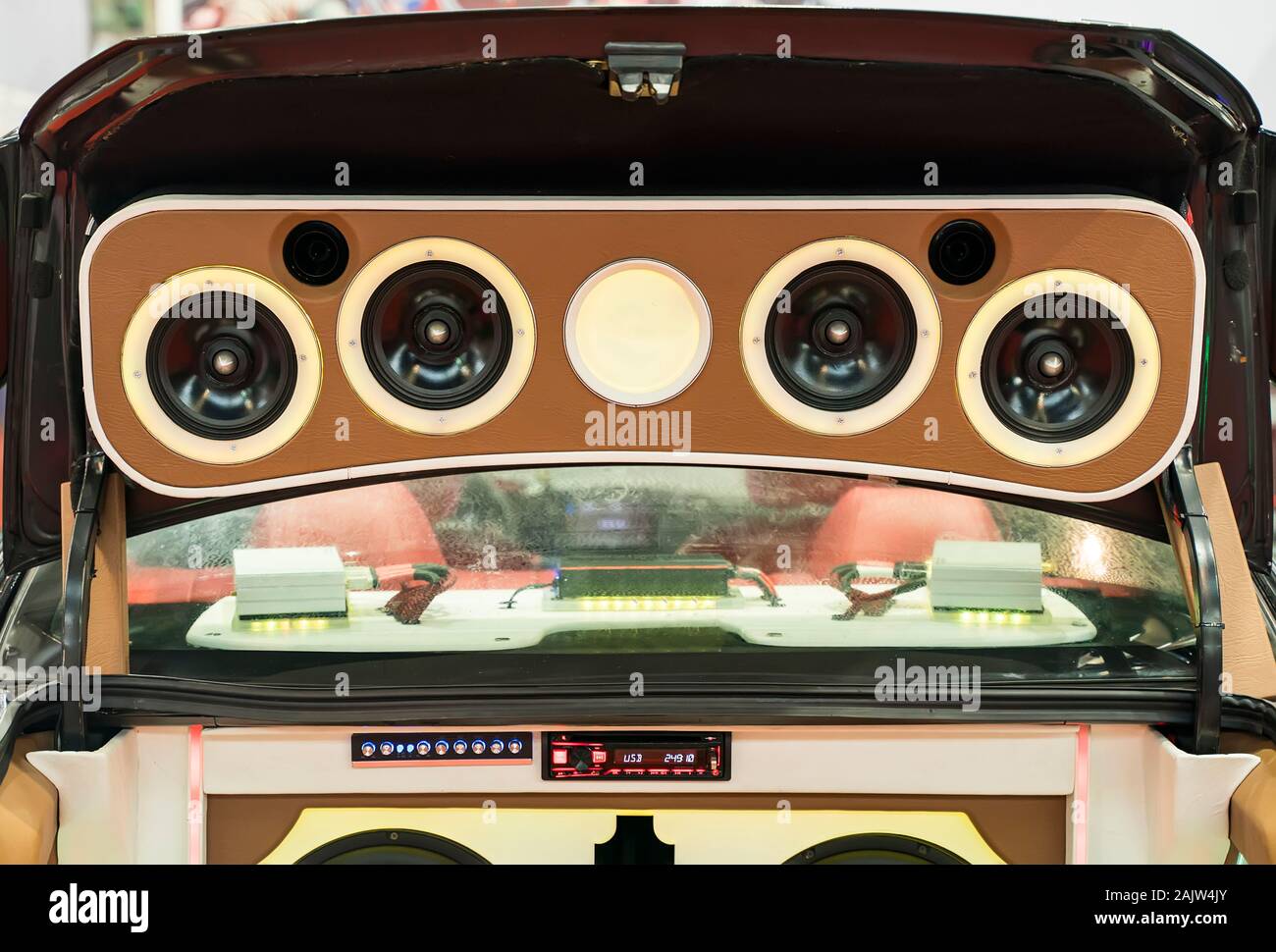Audio speakers motion hi-res stock photography and images - Alamy