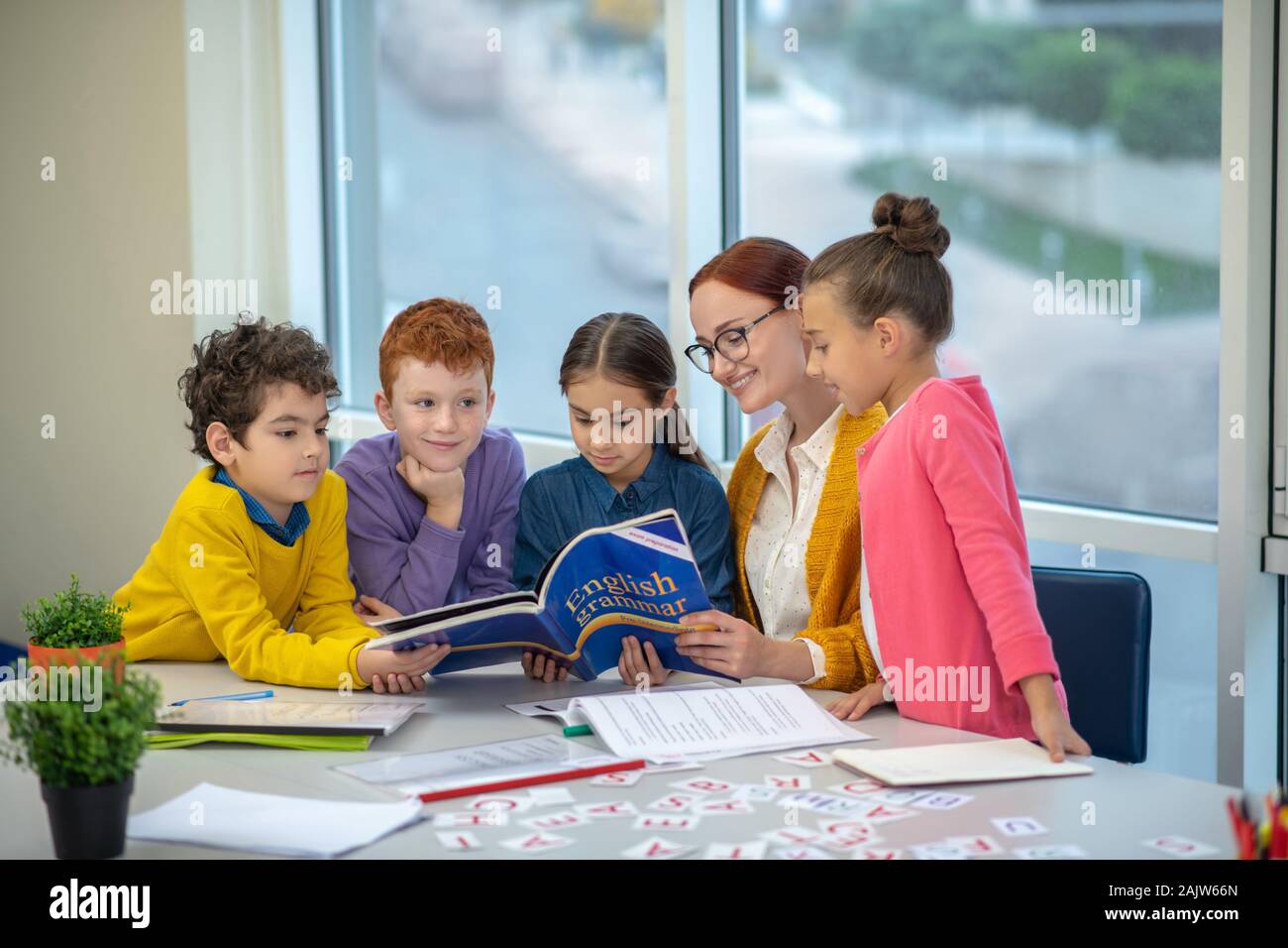 English school children in classroom hi-res stock photography and ...