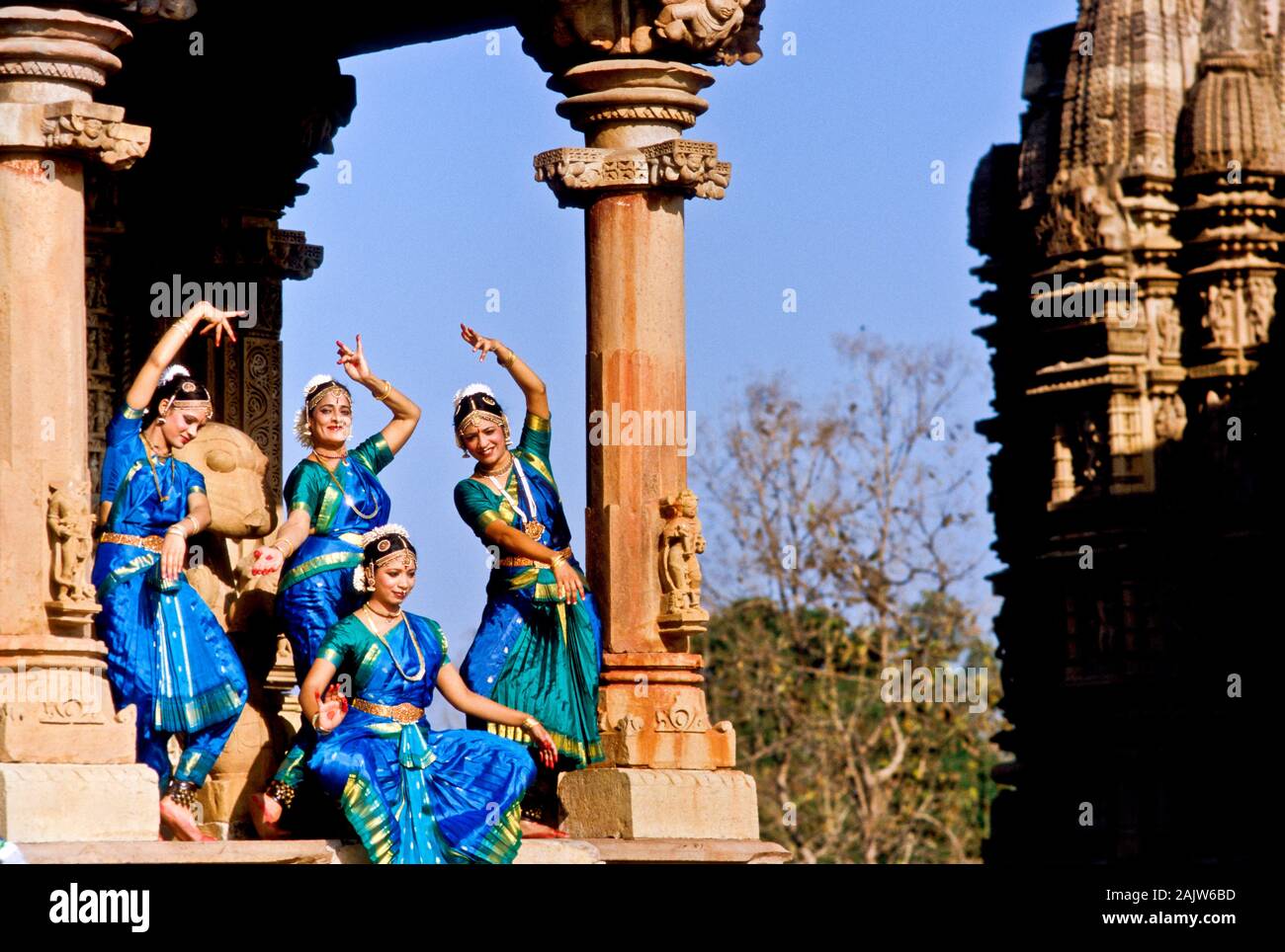 Dance india sculpture hi-res stock photography and images - Alamy