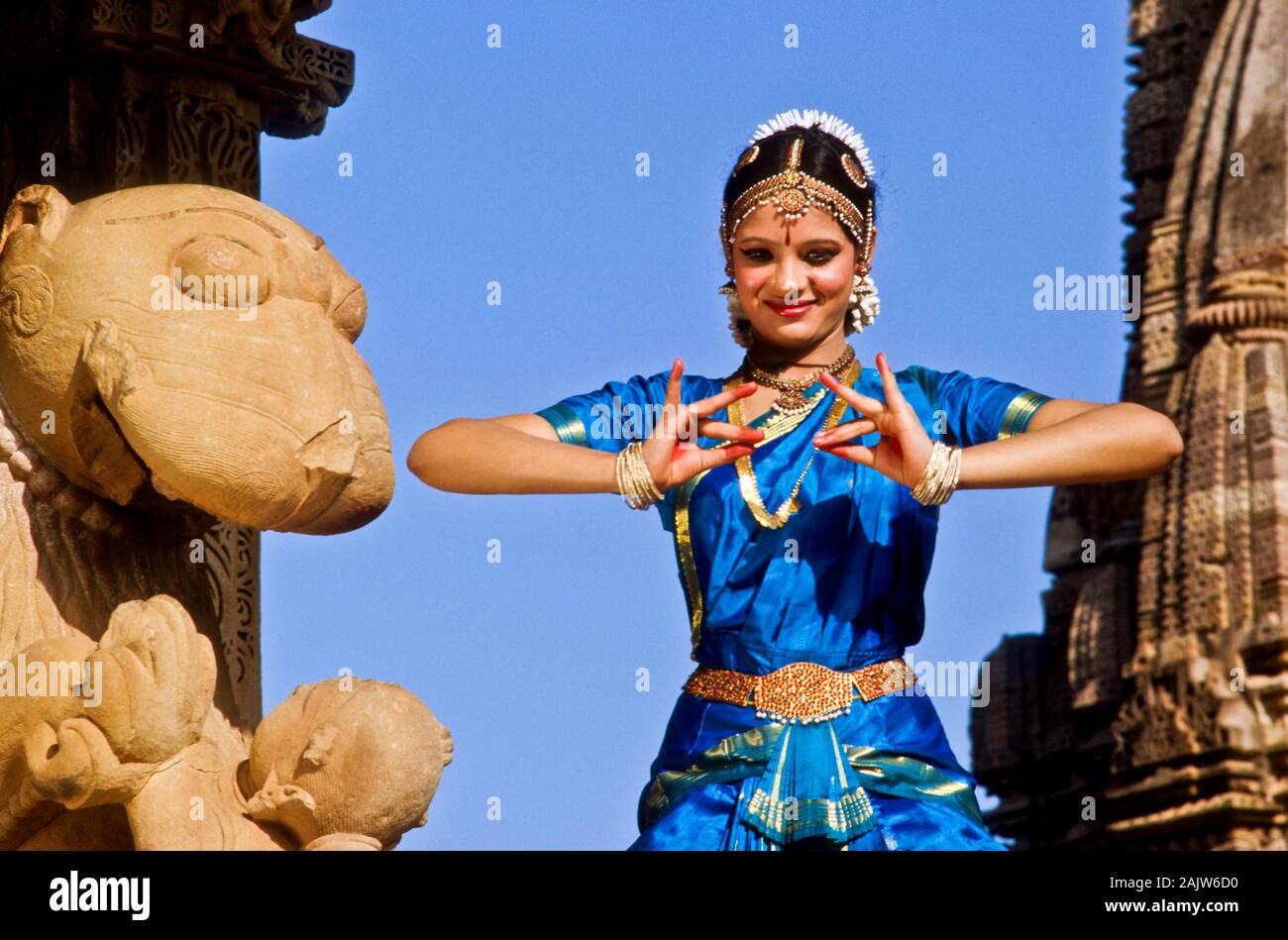 Woman performing odissi dance temple hi-res stock photography and ...