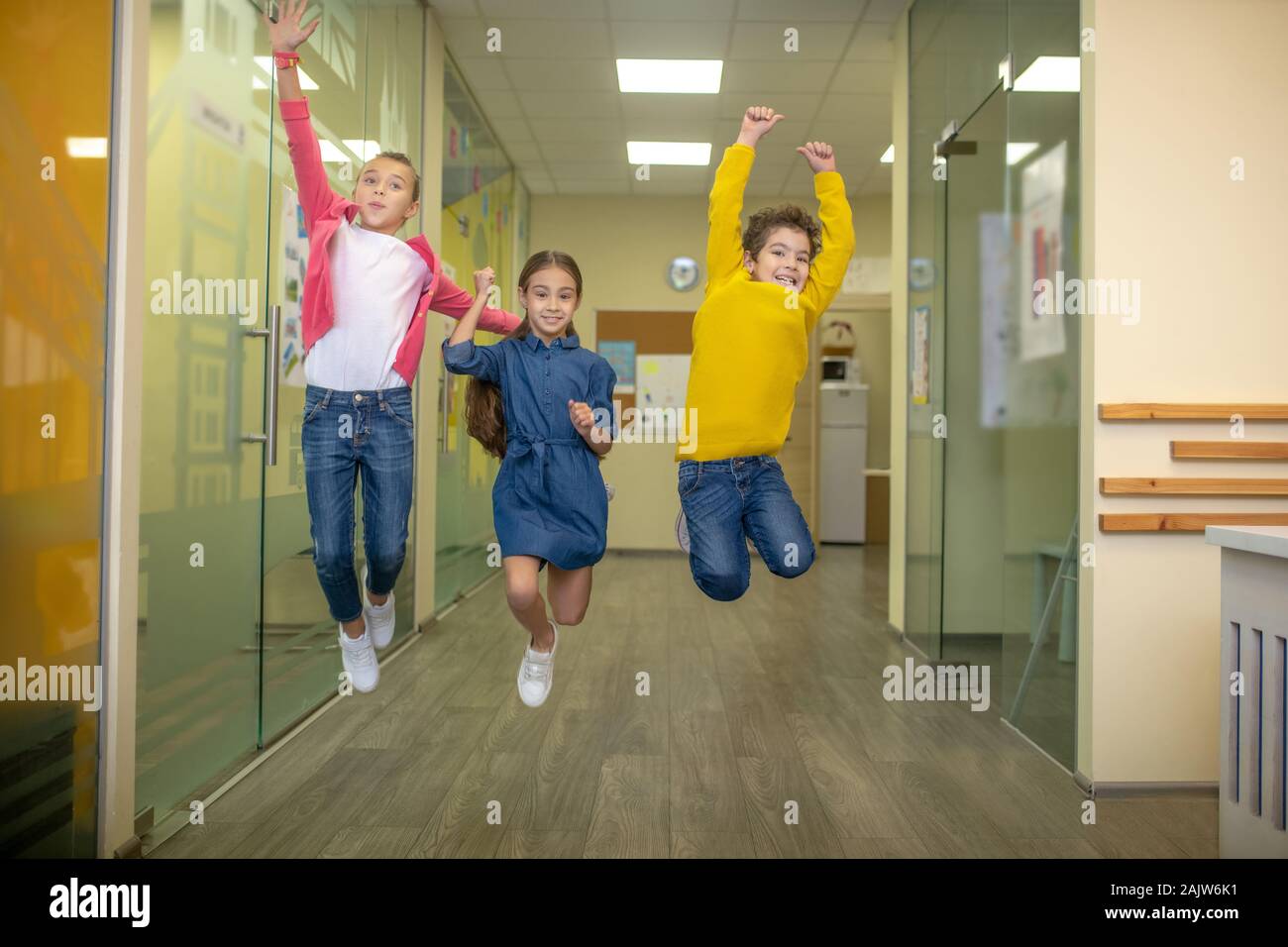 School children having lessons hi-res stock photography and images - Alamy