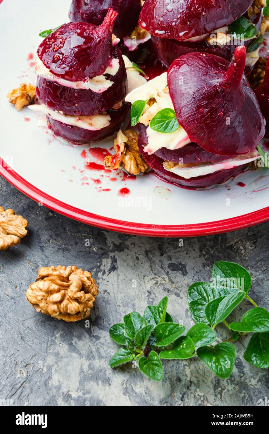 Cooked and peeled beetroot hi-res stock photography and images - Alamy