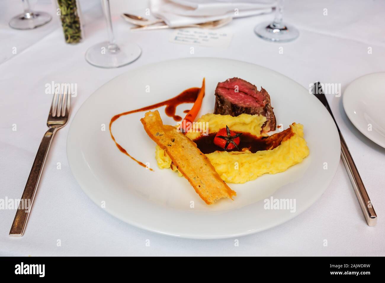 Fine dining gourmet catering hi-res stock photography and images - Alamy