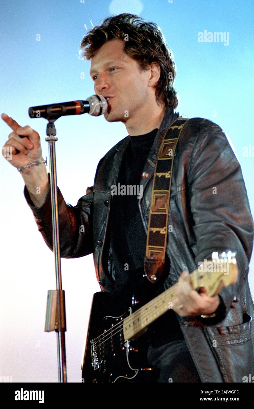 1986 slippery when wet hi-res stock photography and images - Alamy