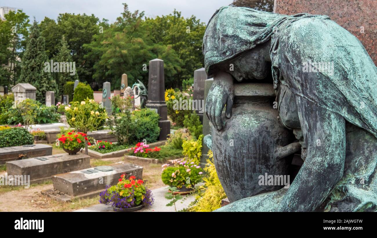 Weeping woman hi-res stock photography and images - Alamy