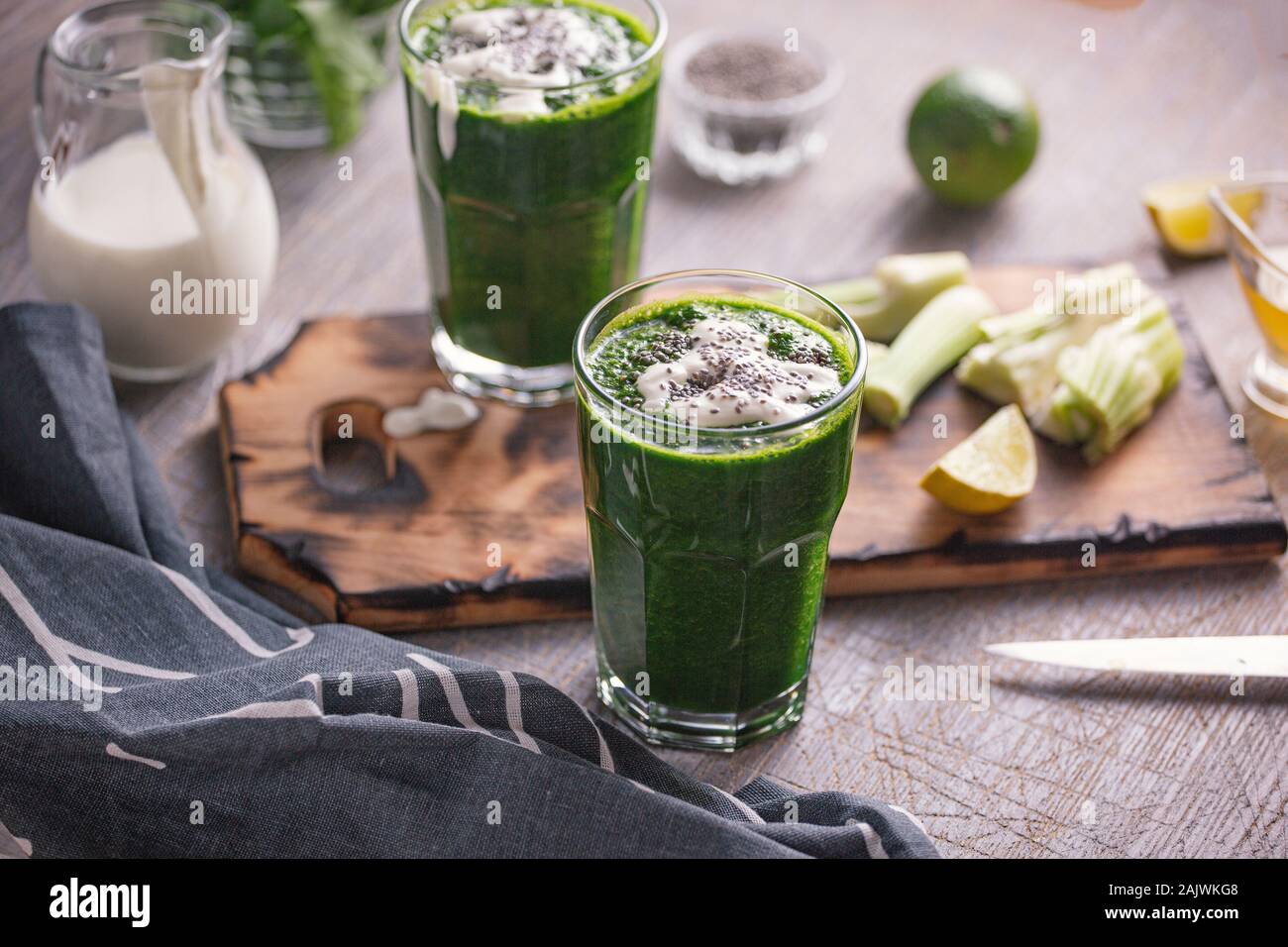 Preparation of cleaning a beverage from spinach and celery. Organic ...