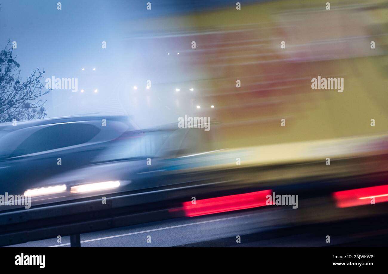 06 January 2020, Hessen, Frankfurt/Main: Vehicles are on the motorway ...