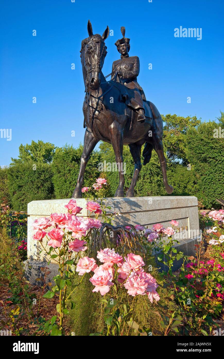 Bronze statue of the queen Elizabeth II riding her horse Burmese (by ...