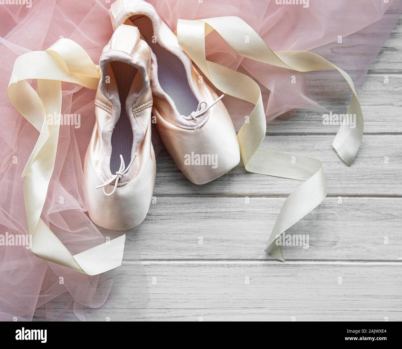 Pointe Ballet Shoes on white wooden background Stock Photo - Alamy
