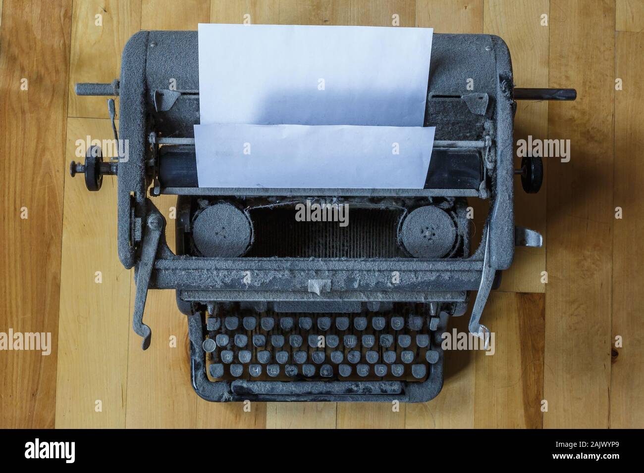 old vintage dust-covered typewriter with sheet of white paper Stock ...