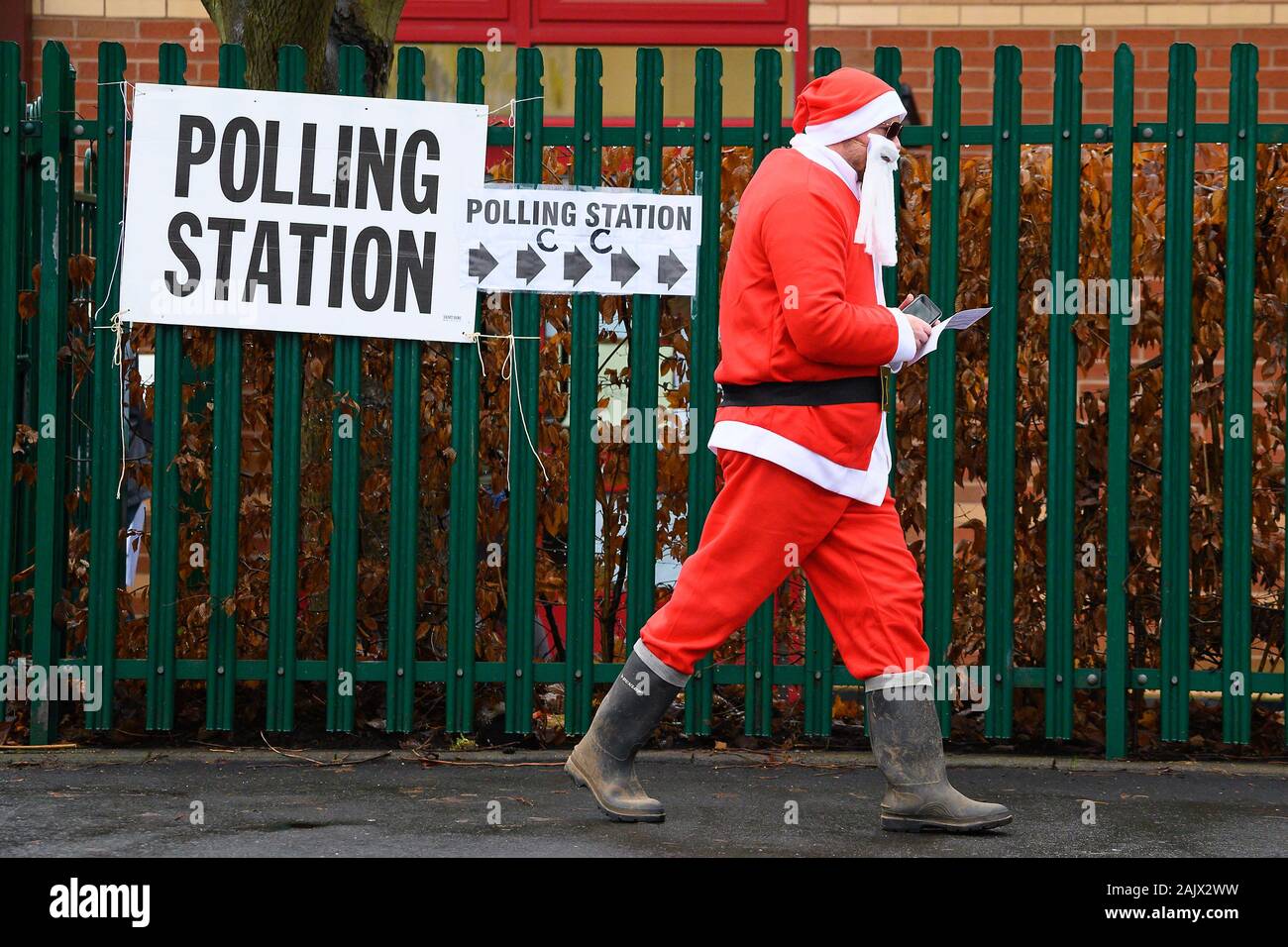 Voting funny hi-res stock photography and images - Alamy