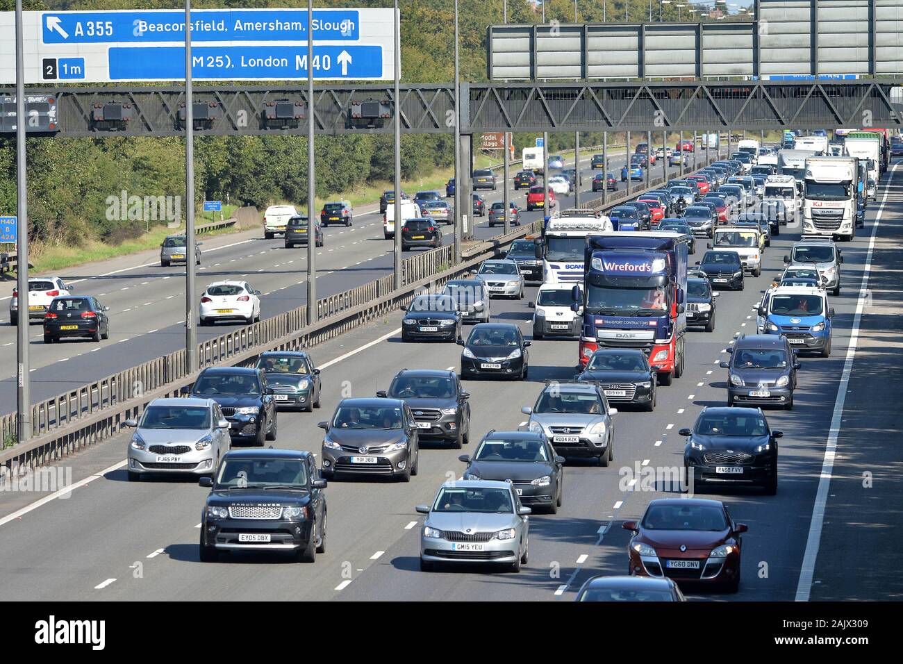 Bank holiday motorway hi-res stock photography and images - Alamy