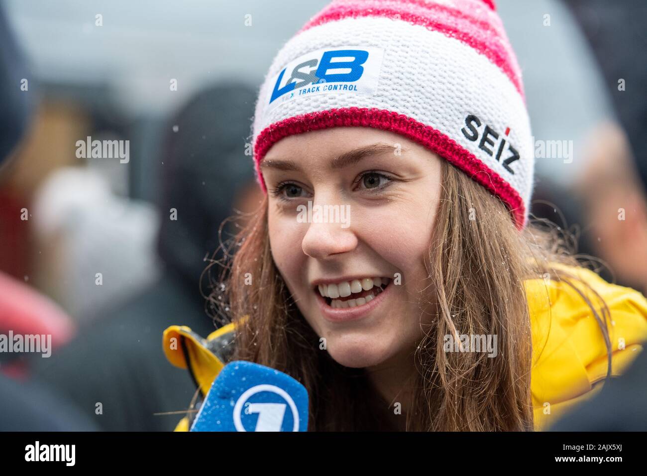 Winterberg, Deutschland. 04th Jan, 2020. Laura NOLTE (GER) gives an ...