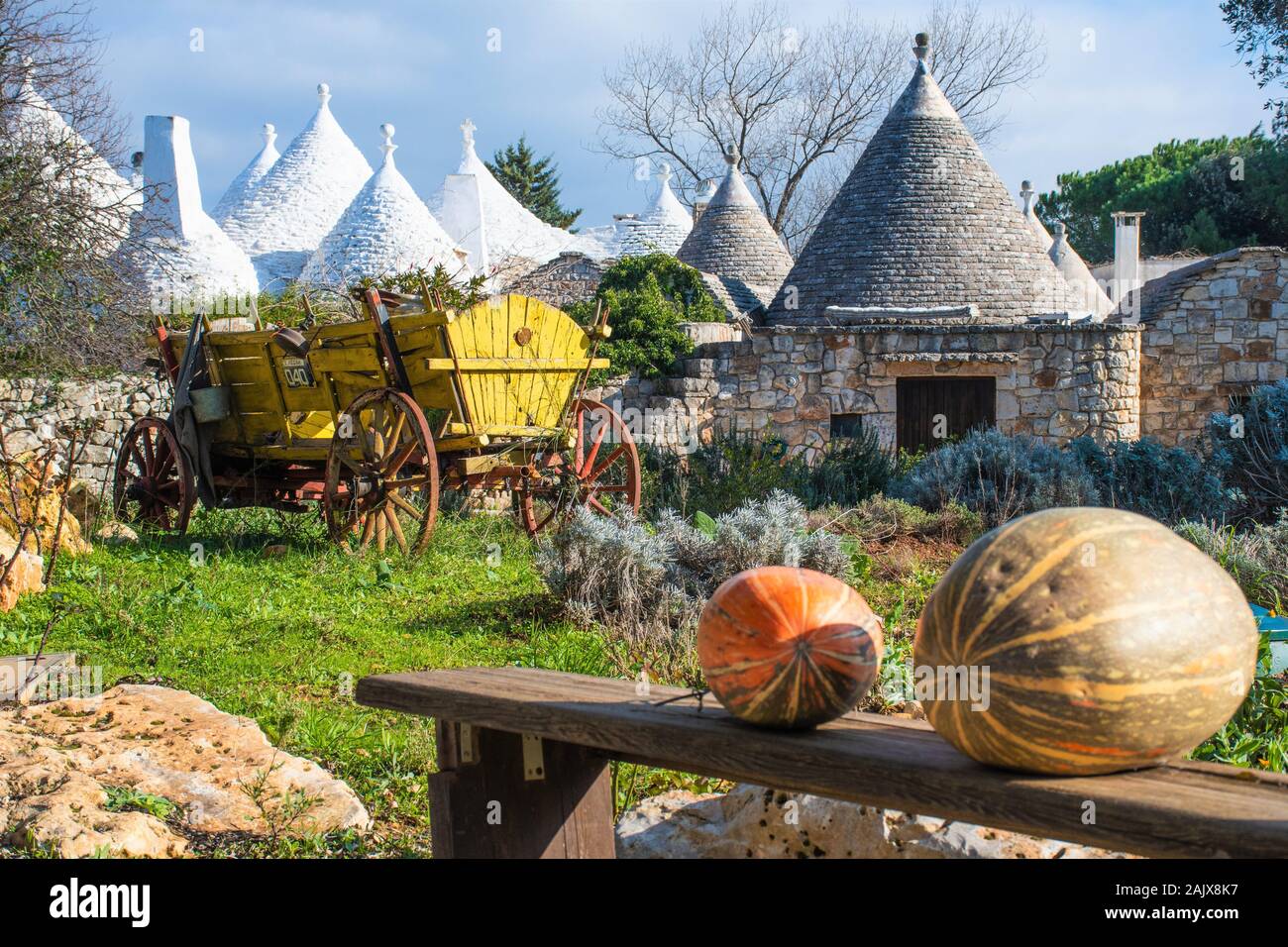 Puglia bari trulli roof hi-res stock photography and images - Alamy
