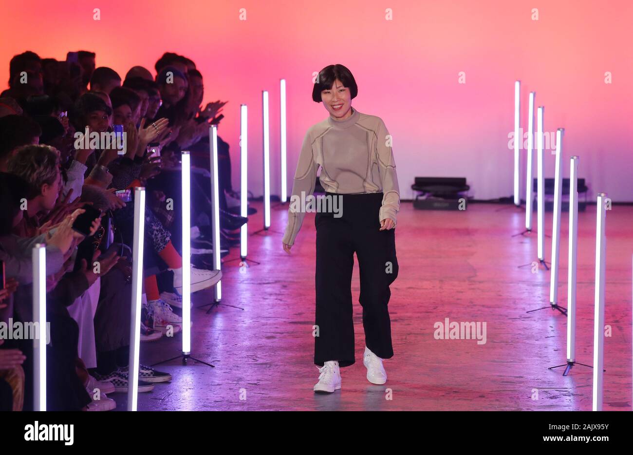 Chinese catwalk hi-res stock photography and images - Alamy