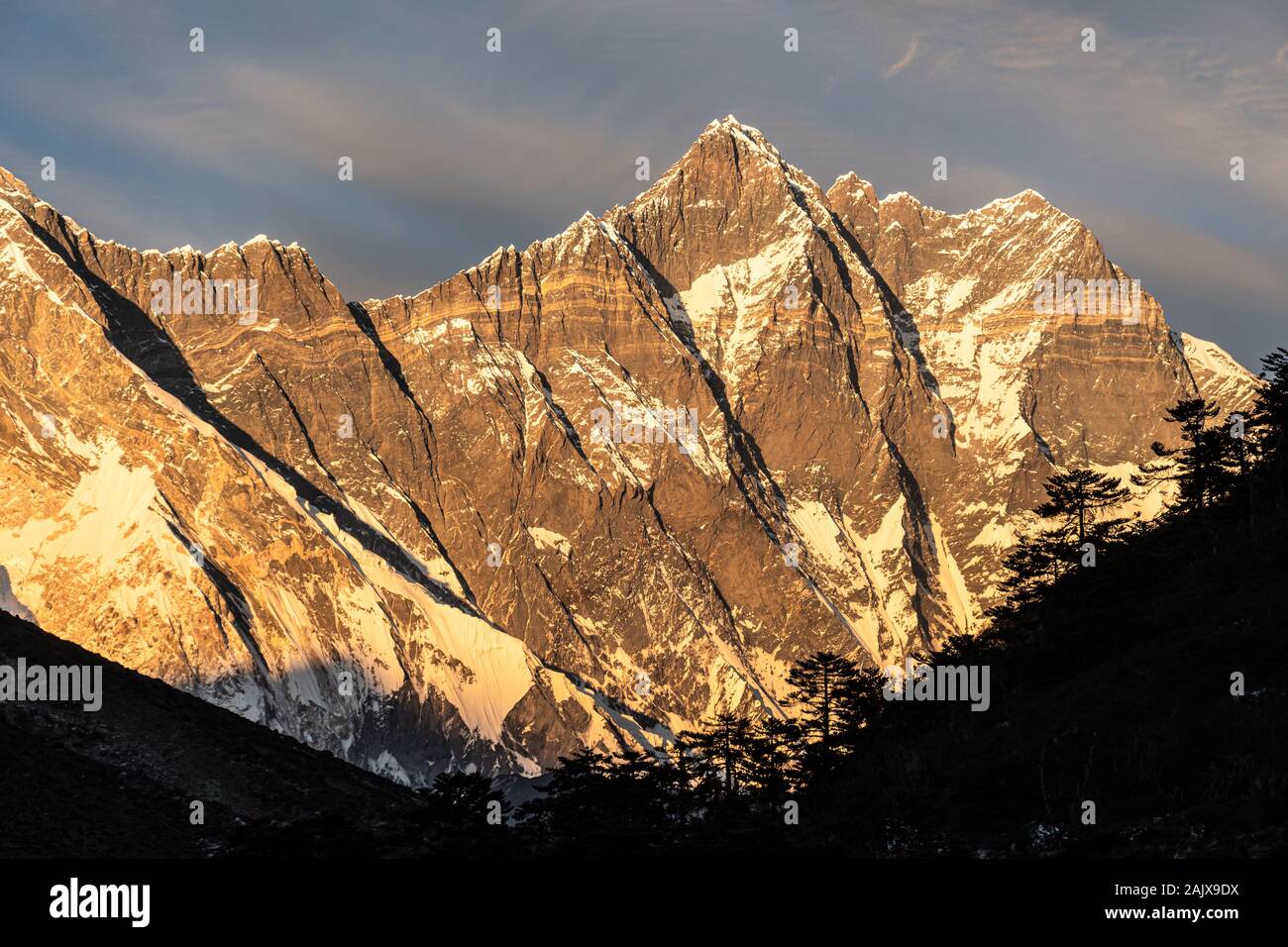 Sunset over the Lhotse peak at 8516m view from Pangboche on the Everest ...
