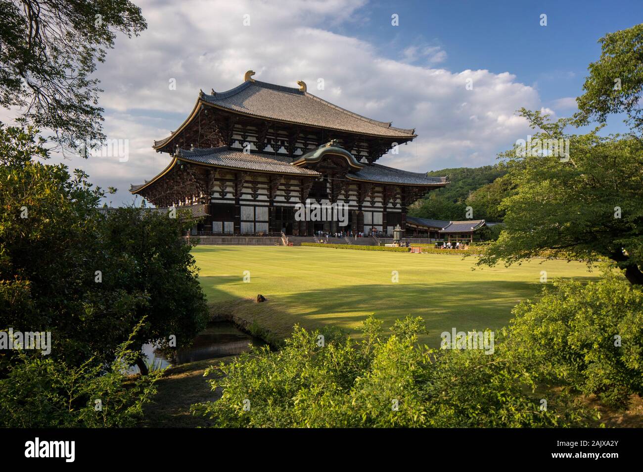 Tōdai-ji (東大寺, Eastern Great Temple) is a Buddhist temple complex that ...
