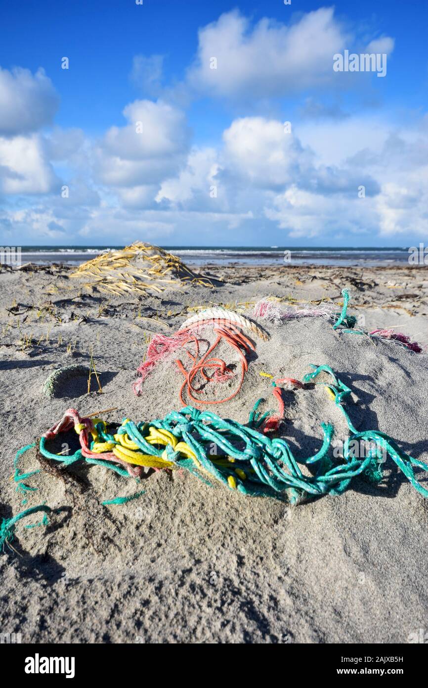 Rope beach pollution rubbish hi-res stock photography and images - Alamy