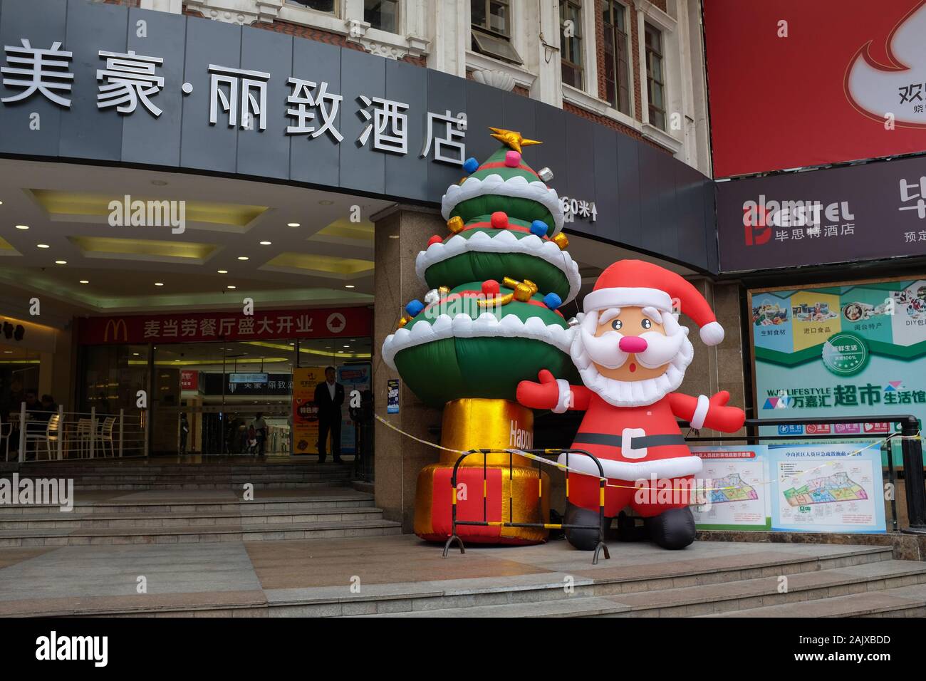 Santa claus in china hi-res stock photography and images - Alamy