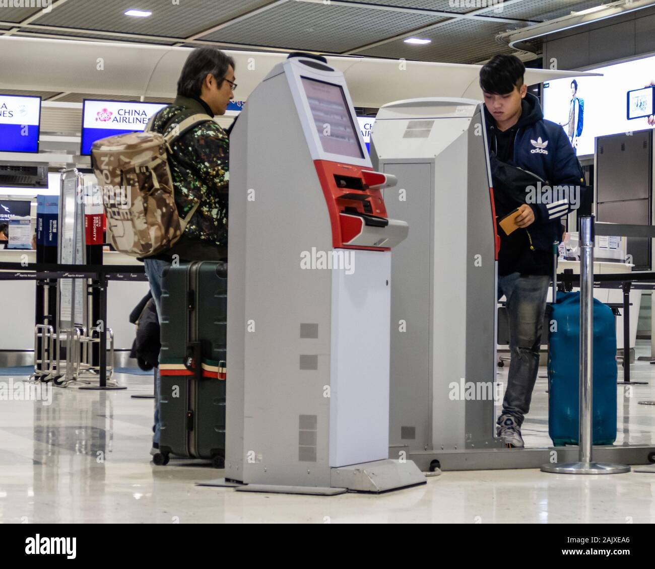 Kiosks in tokyo japan hi-res stock photography and images - Alamy