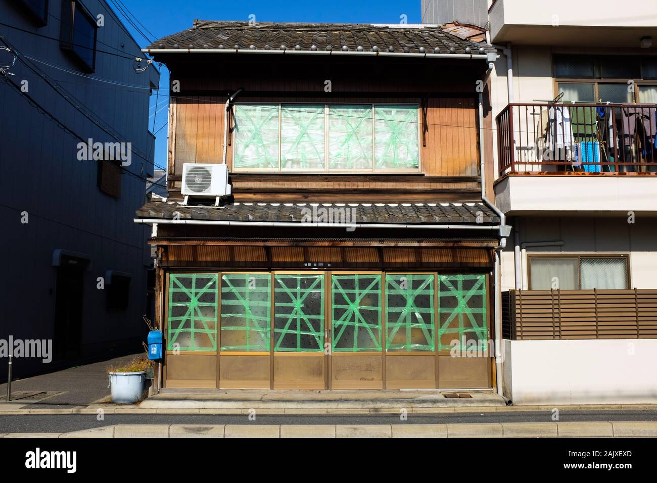Empty home kyoto hi-res stock photography and images - Alamy