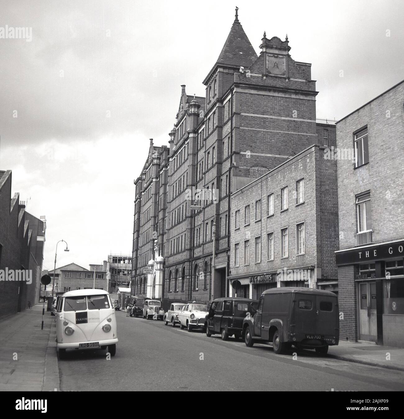 Apartment building 1960s hi-res stock photography and images - Alamy