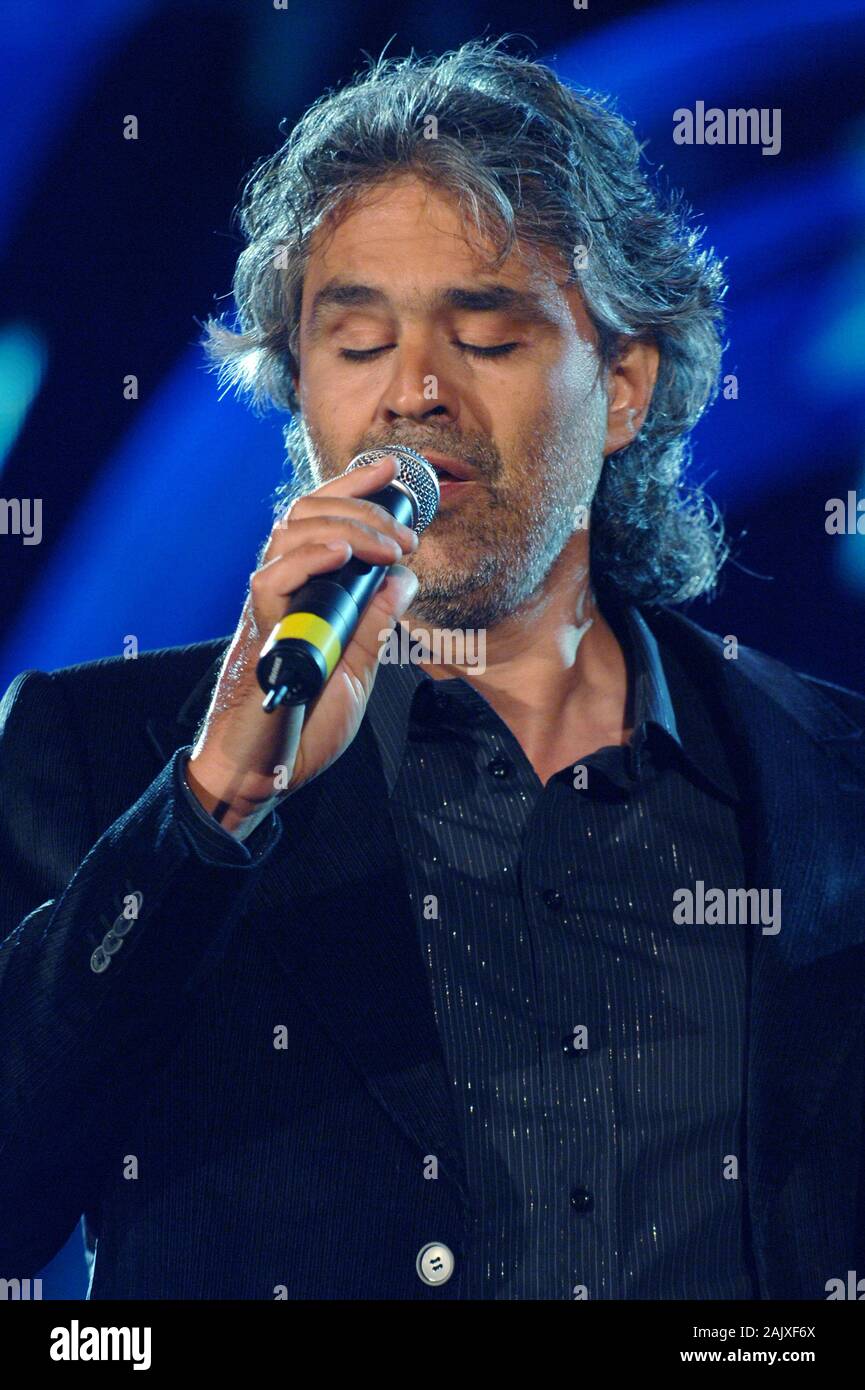 Andrea bocelli in concert hi-res stock photography and images - Alamy