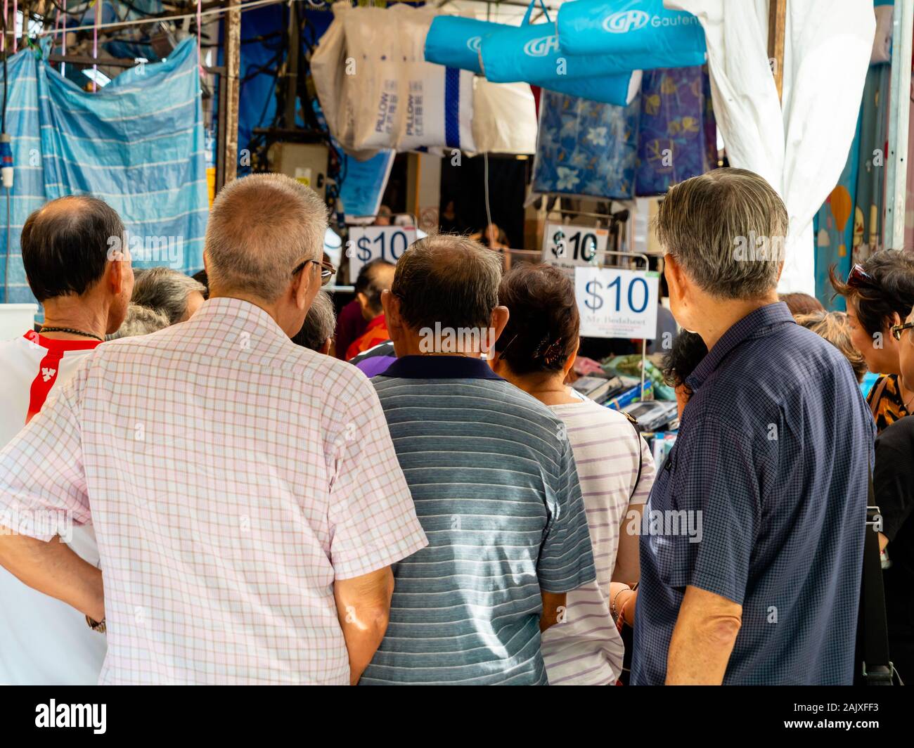 Group of elderly chinese hi-res stock photography and images - Alamy