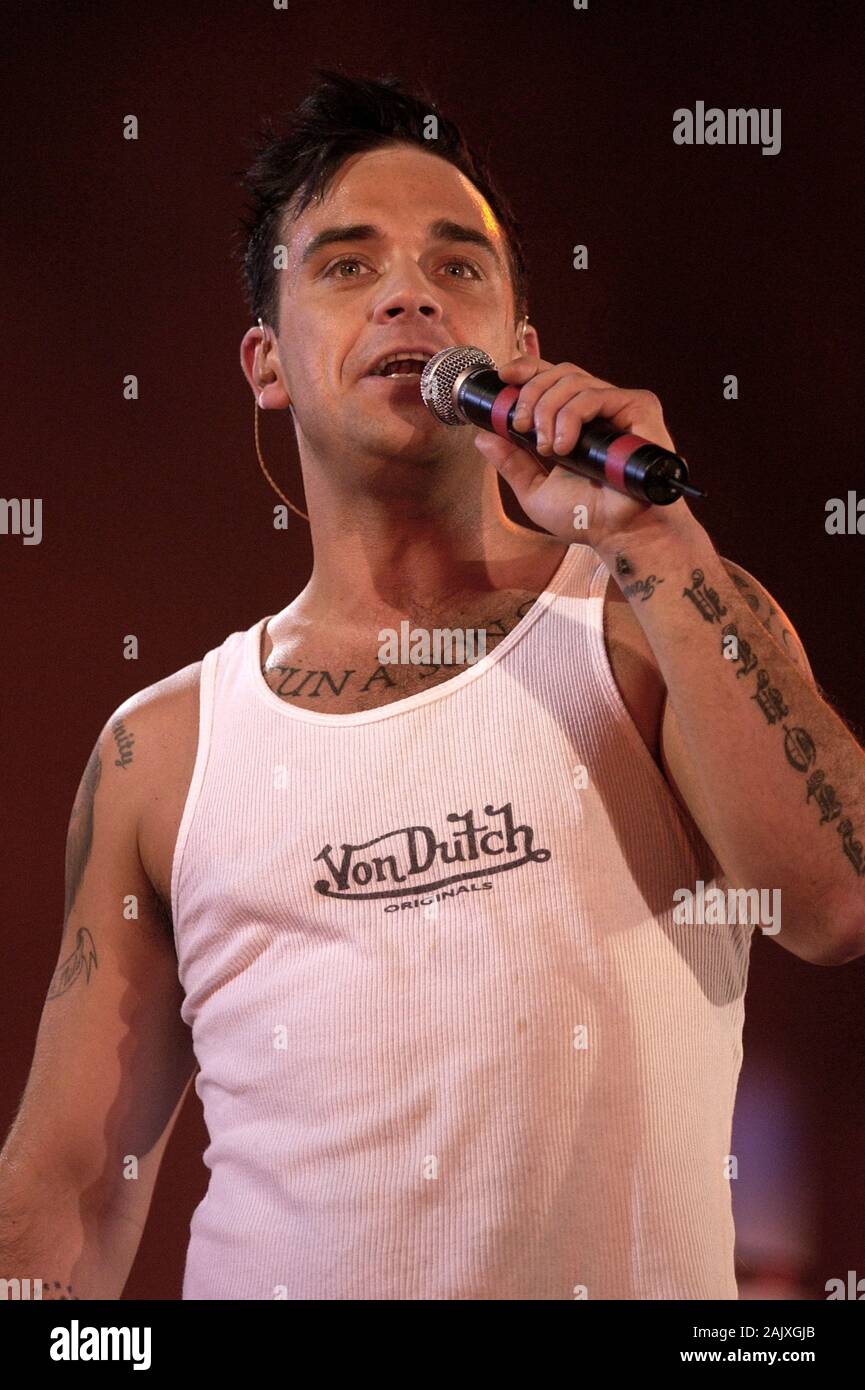 Milano Italy 05/31/2003, Civic Arena : Robbie Williams in concert ...