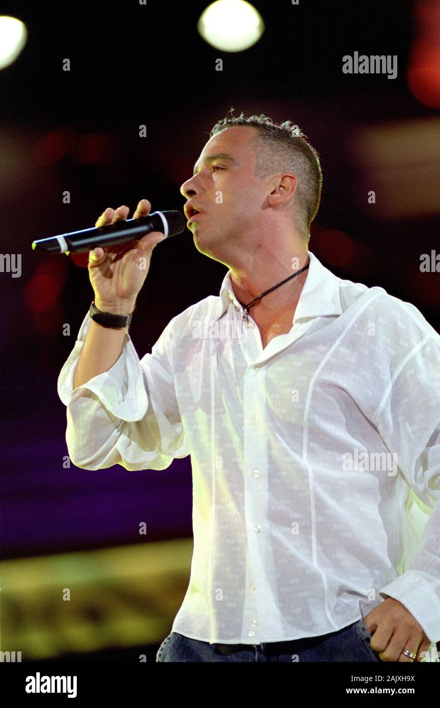 Verona Italy 08/09/2001 : Eros Ramazzotti,Italian singer, during the ...
