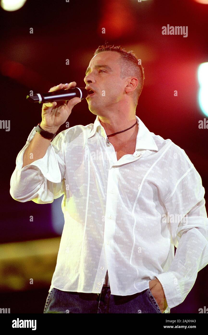Verona Italy 08/09/2001 : Eros Ramazzotti,Italian singer, during the ...