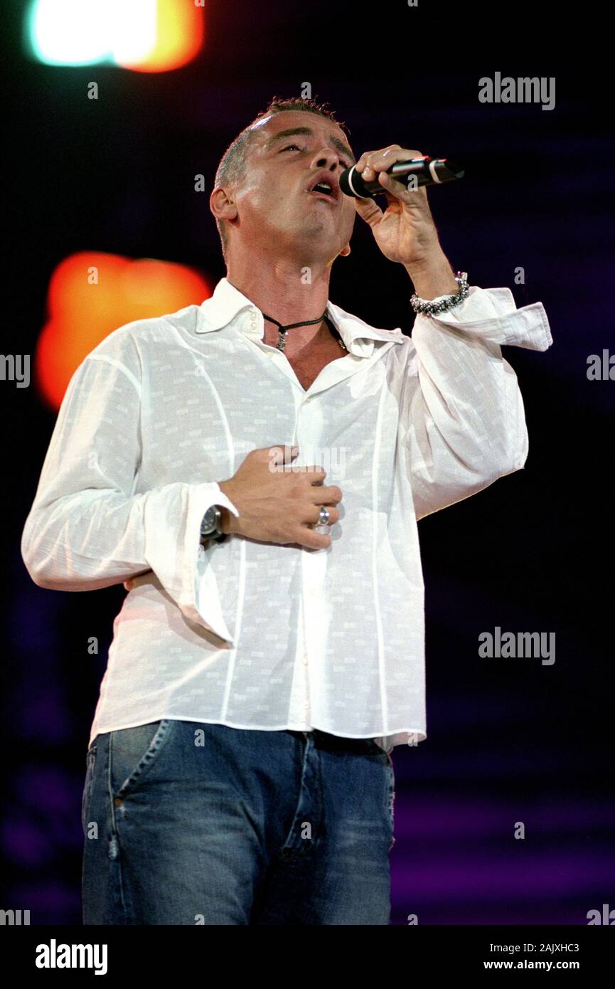 Verona Italy 08/09/2001 : Eros Ramazzotti,Italian singer, during the ...