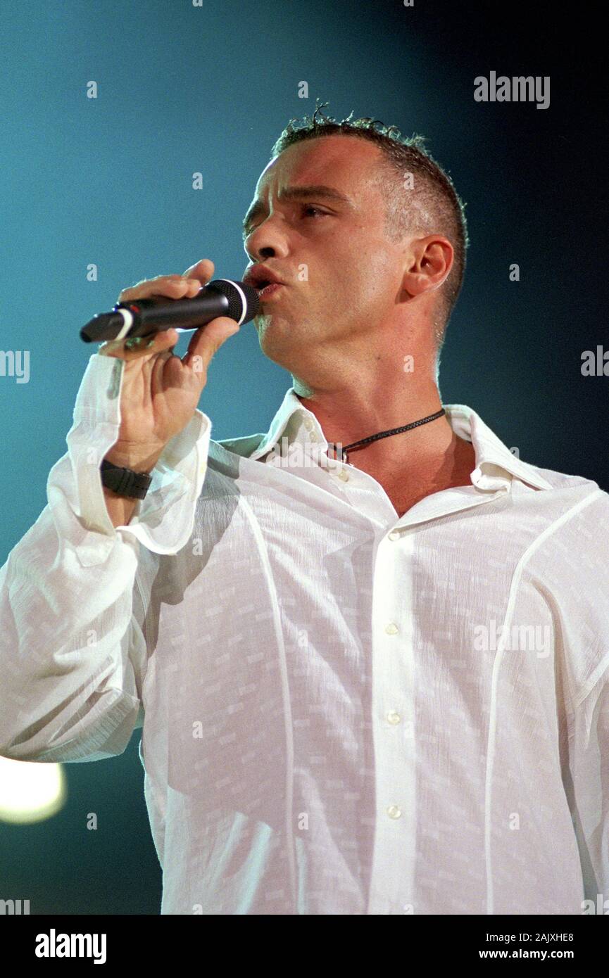 Italian singer eros ramazzotti during hi-res stock photography and ...