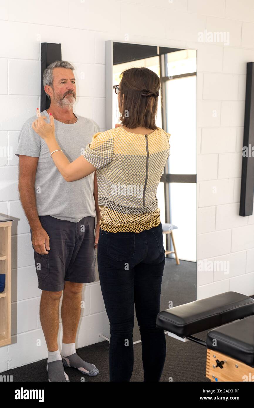 Man having chiropractic back adjustment. Physioterapy, osteopathy ...