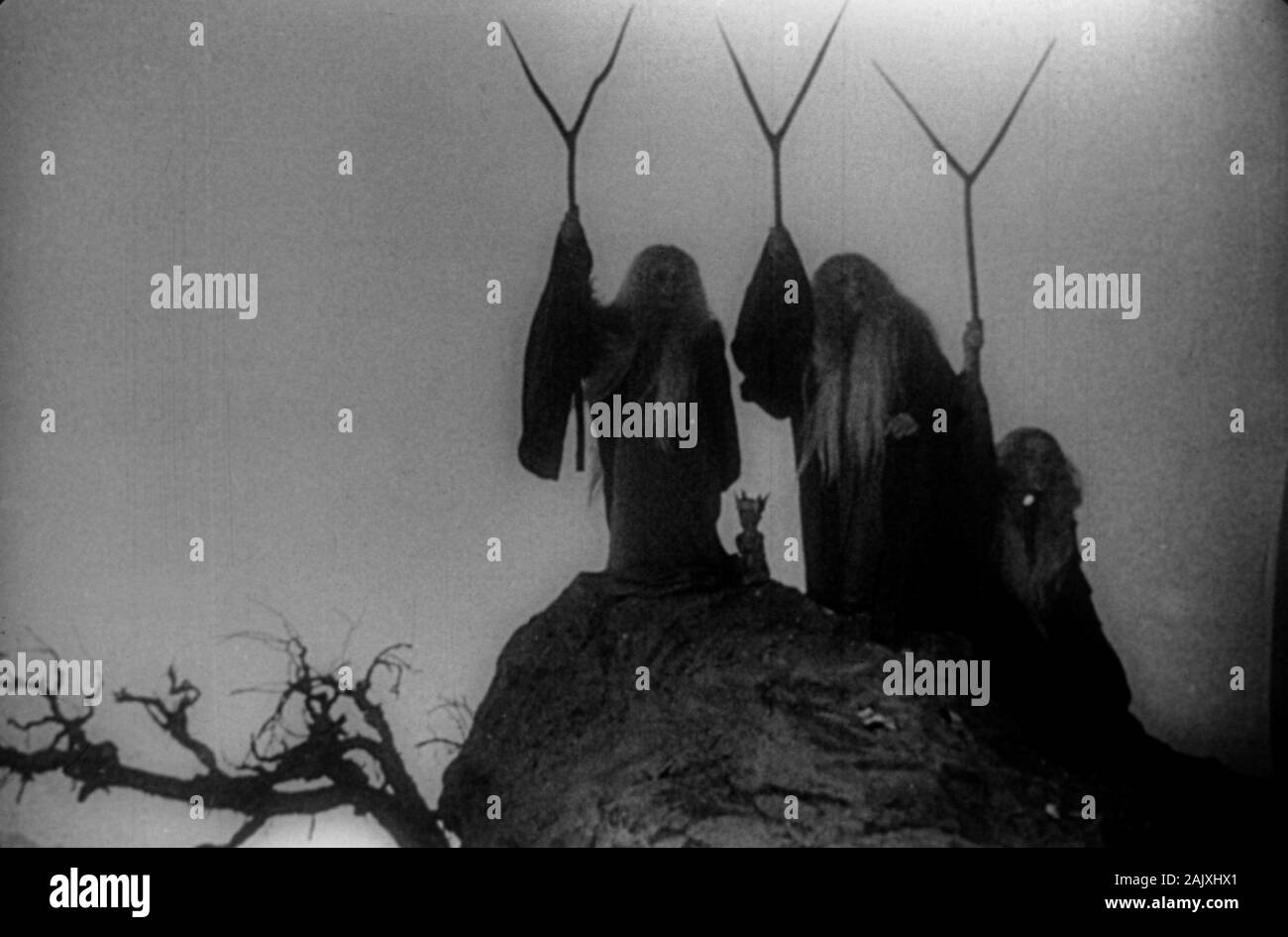 Macbeth 1948 Witches