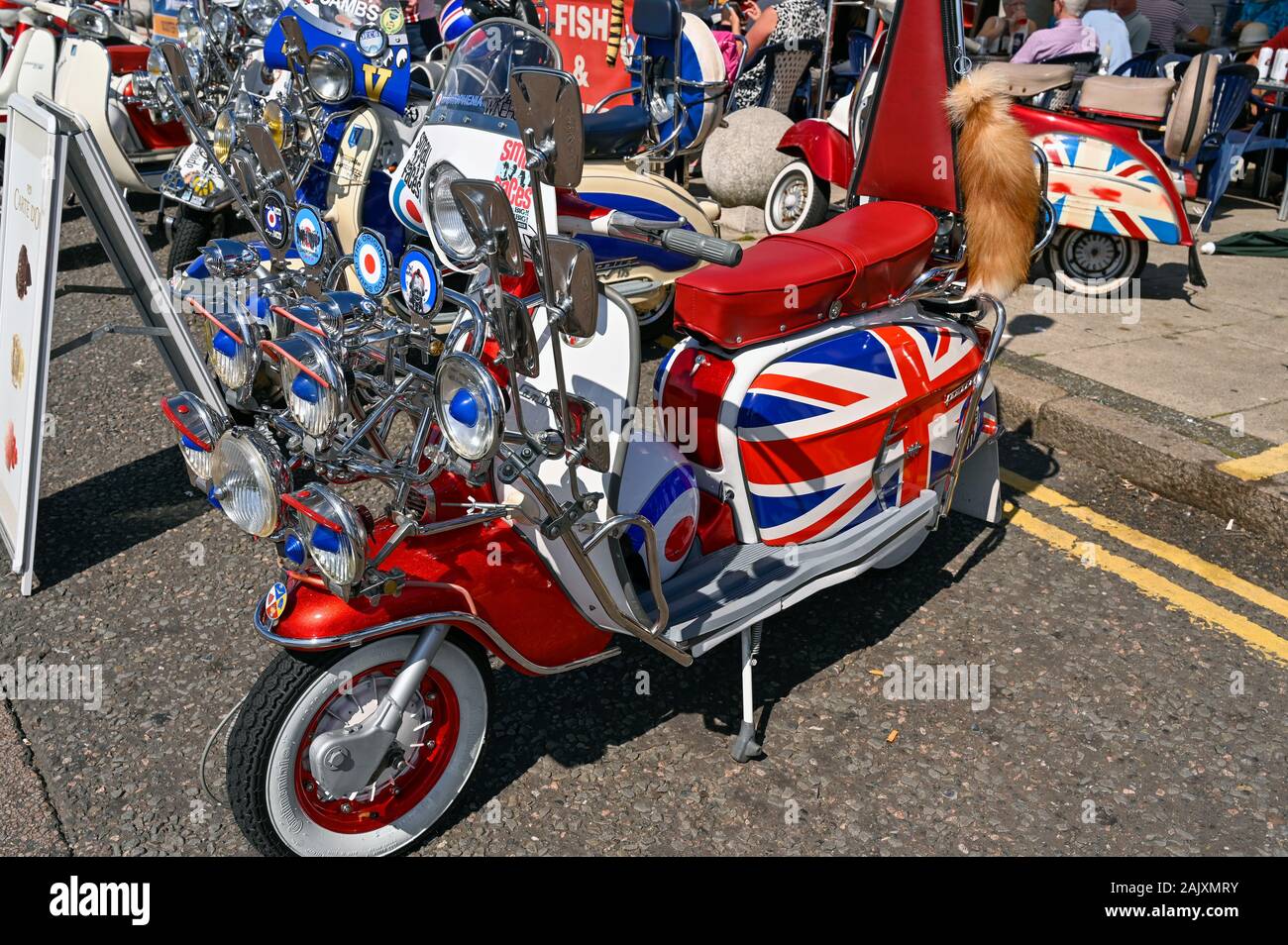 Scooters mod brighton hi-res stock photography and images - Alamy