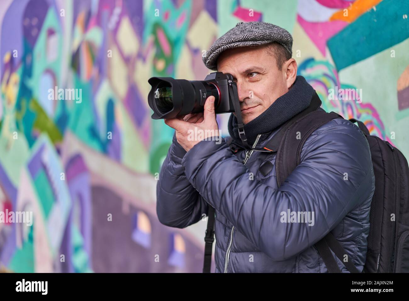 Tourist with camera shooting urban scenes Stock Photo - Alamy
