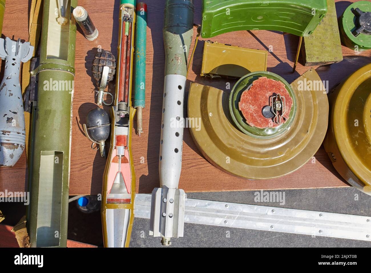 Anti personnel land mines hi-res stock photography and images - Alamy