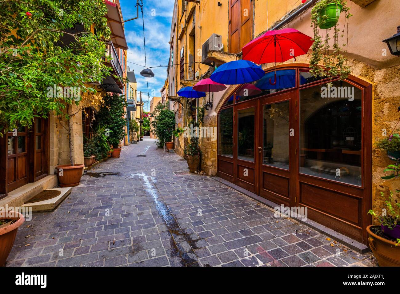 Street in the old town of Chania, Crete, Greece. Charming streets of ...
