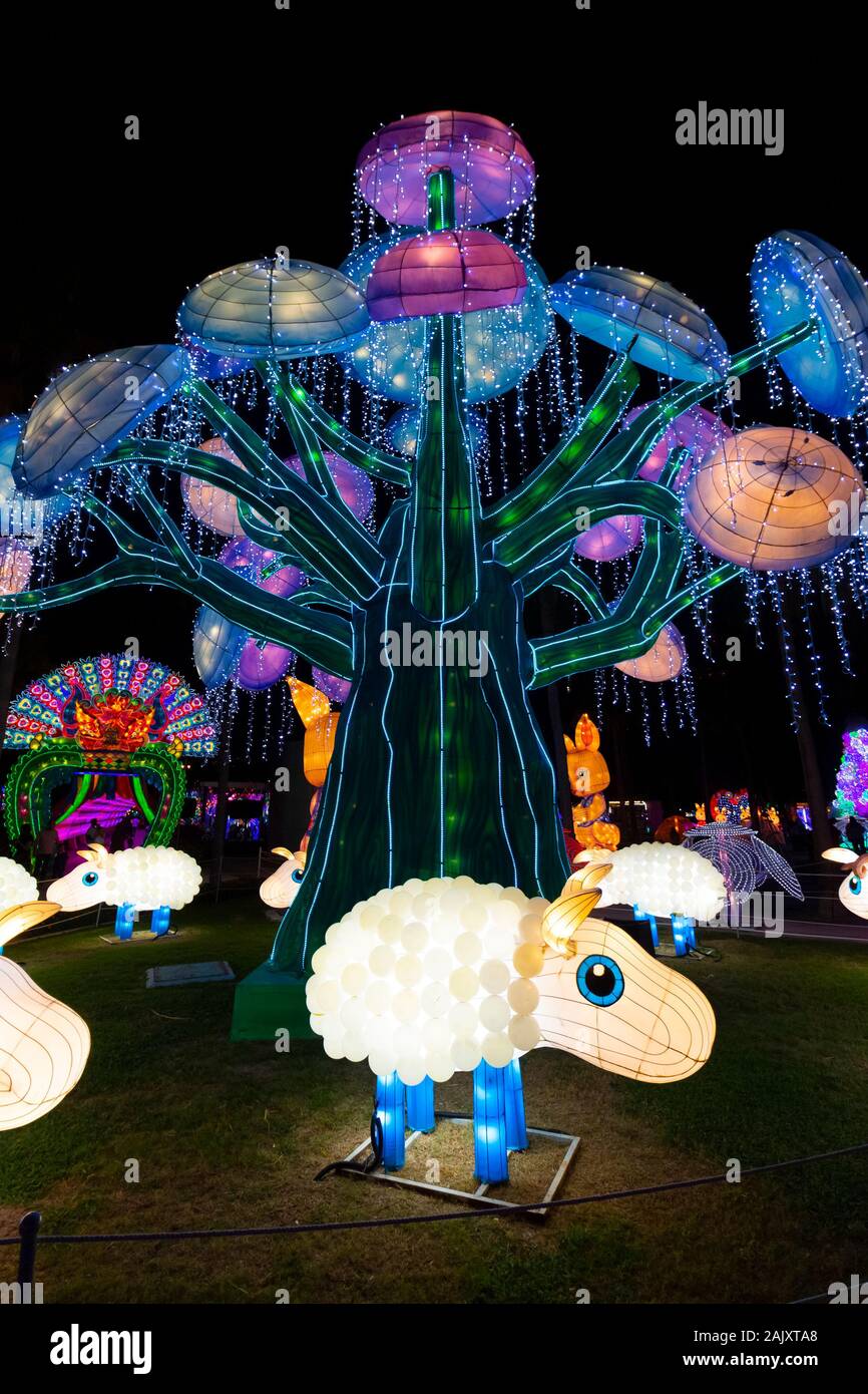 Dubai garden glow park 2018 hi-res stock photography and images - Alamy