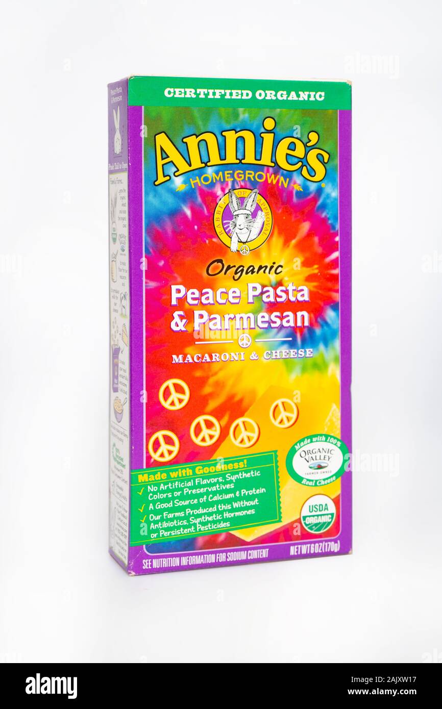 Food Annies organic macaroni and cheese meal box Stock Photo - Alamy