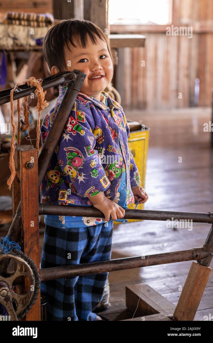 Southeast asian child hi-res stock photography and images - Alamy