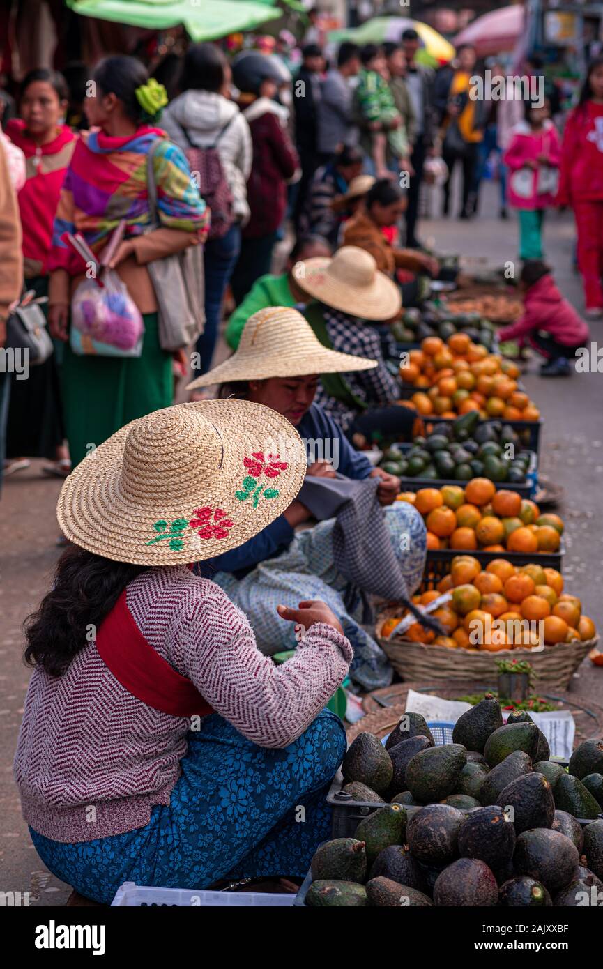 Market workers hi-res stock photography and images - Alamy